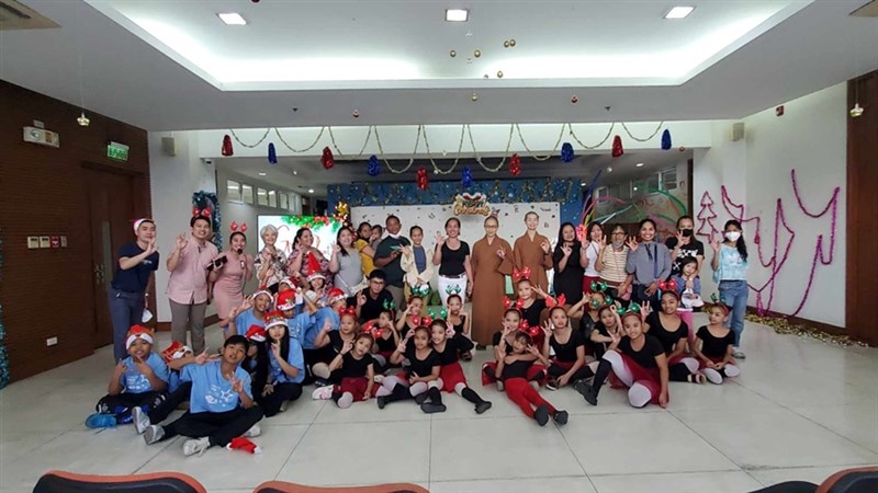A Harmonious Christmas Party: Barangay Ballet and Mabuhay Choir Kids ...